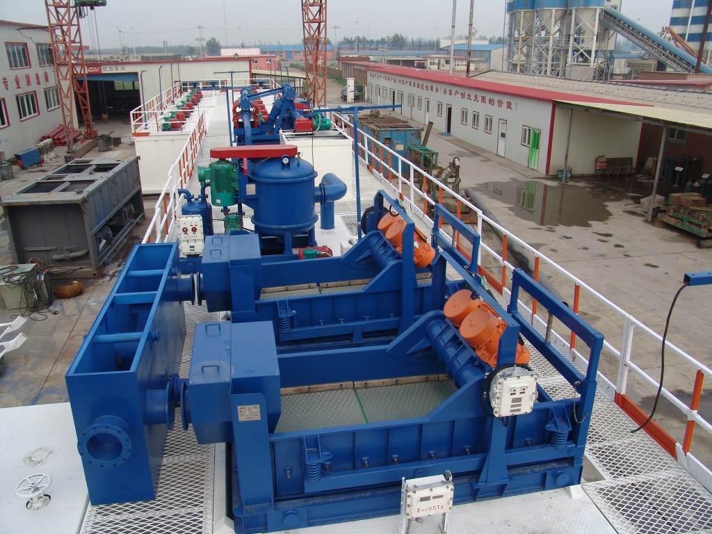 Flow line divider for mud tank system